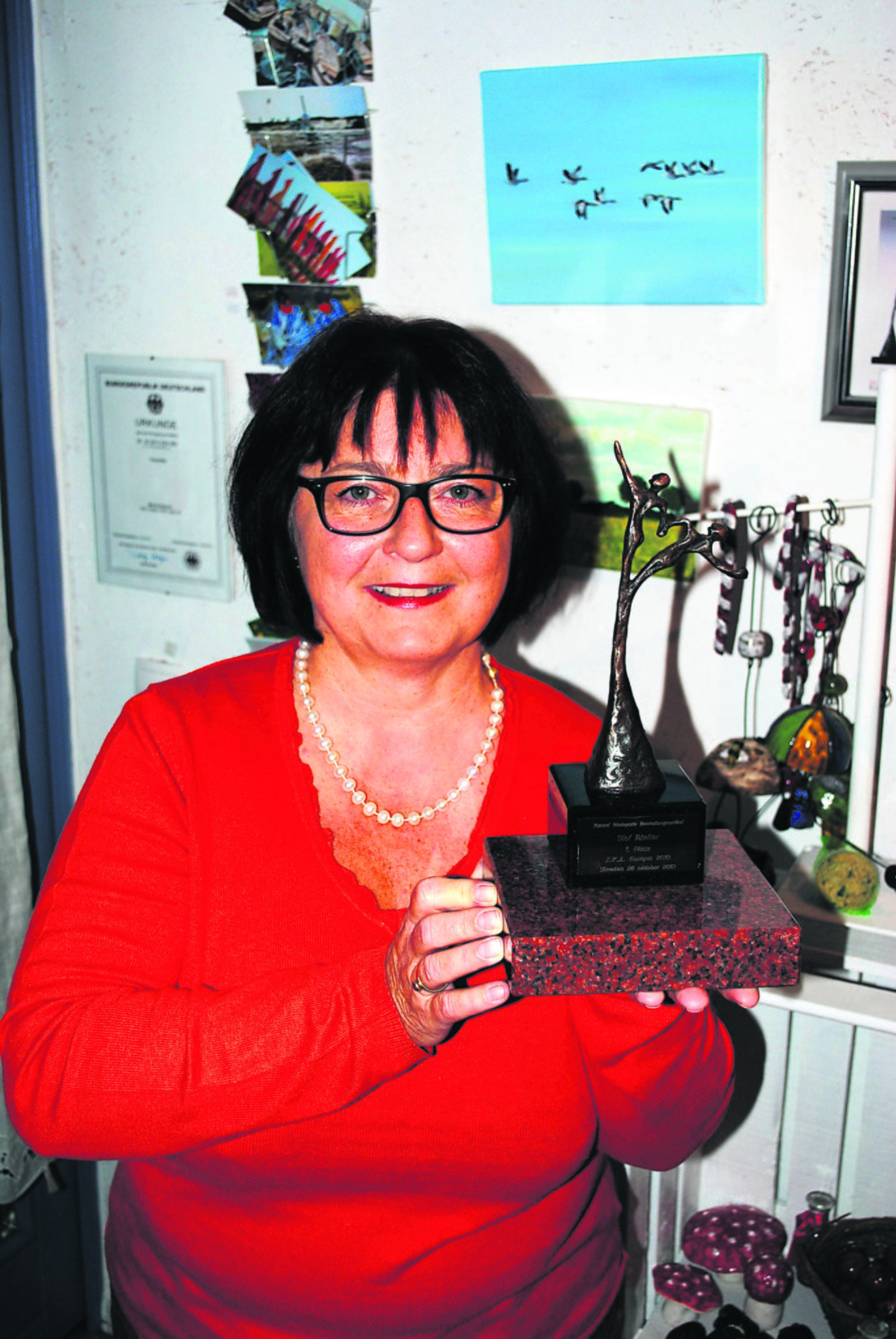 Angela Stehr aus Tespe erfand "Traueroblate" und wurde mit ...