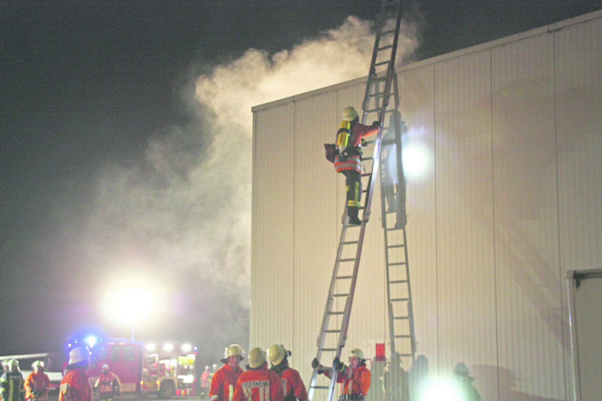 Großeinsatz im Rewe-Zentrallager in Stelle - Stelle