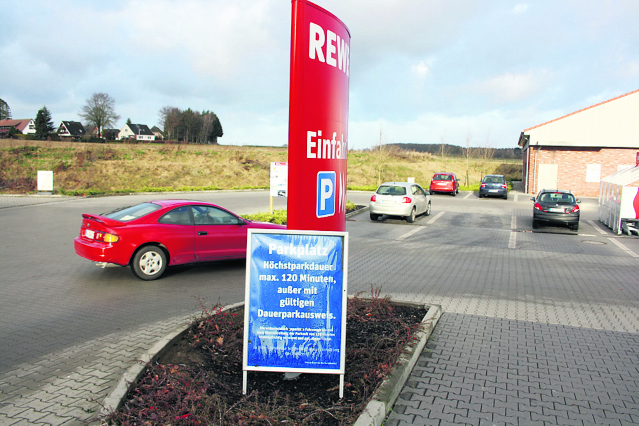 Pendler "kapern" Rewe-Parkplatz - Rosengarten