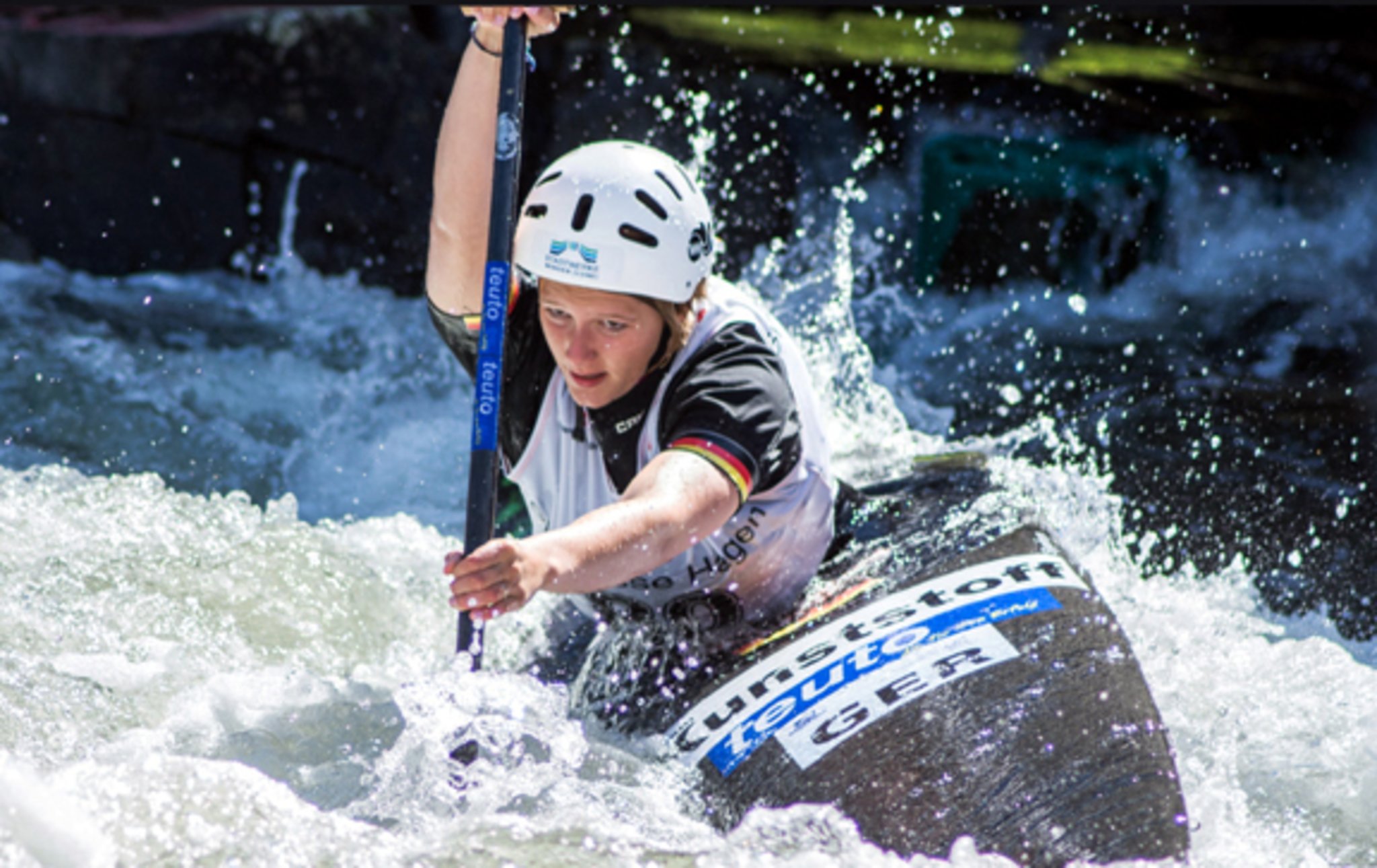 KANUSPORT: Seriensiegerin Kira Kubbe im Canadier-Einer - Elbmarsch