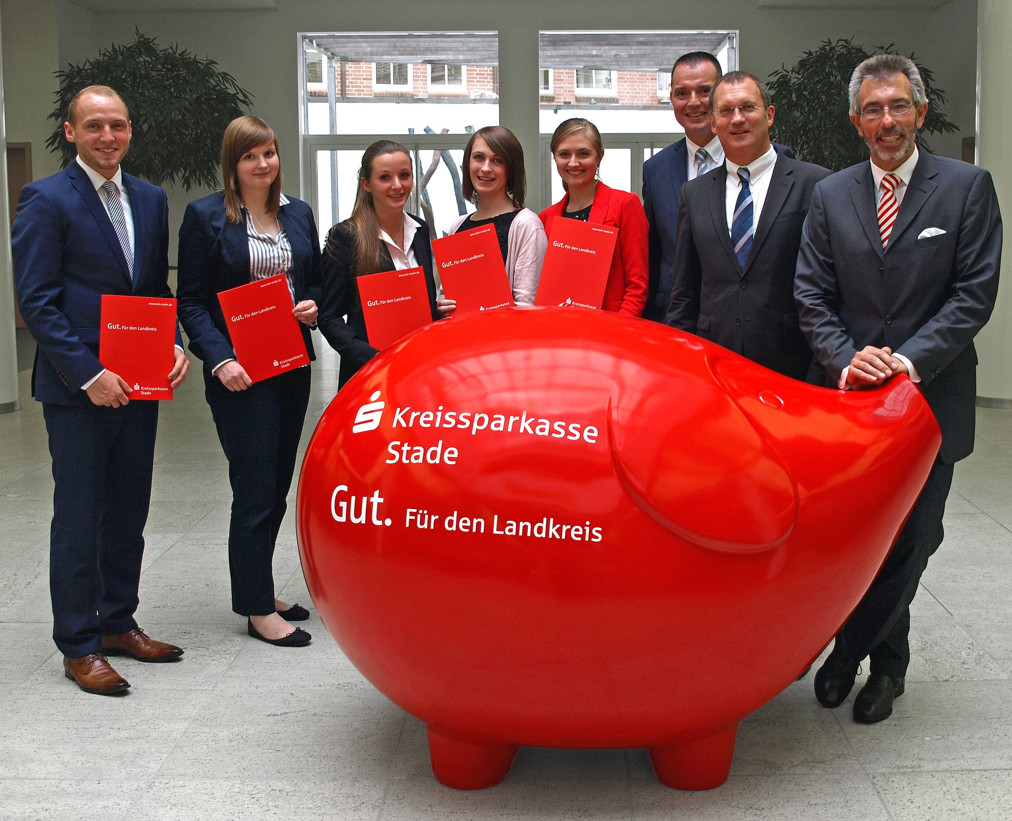 Berufsabschluss mit Prädikat: Kreissparkasse Stade freut sich über ...