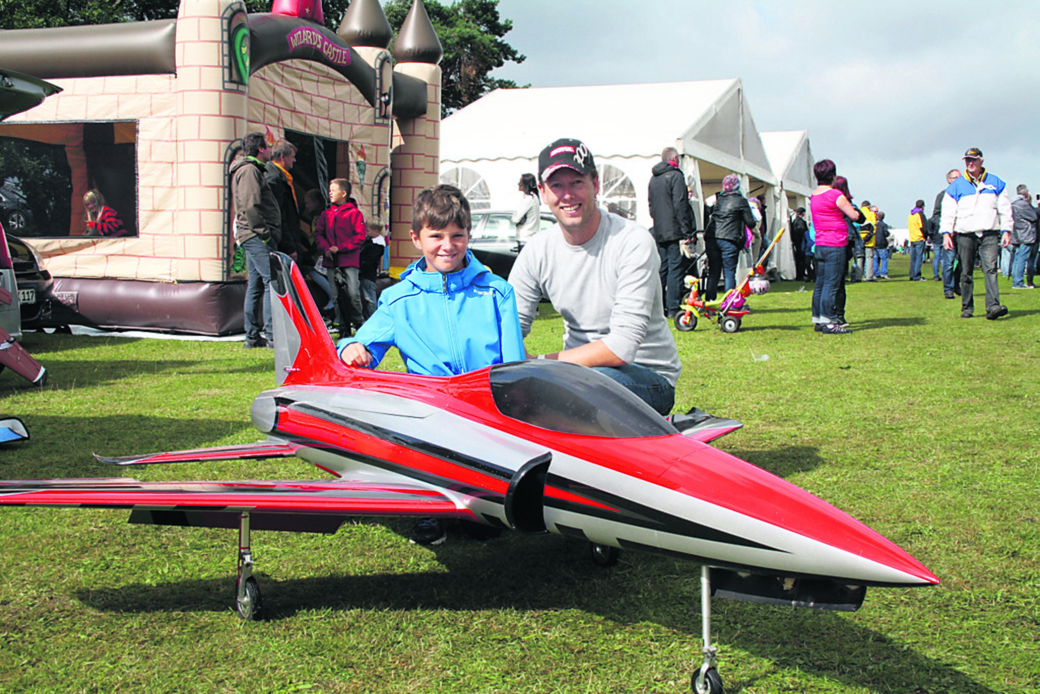 Himmelsstürmer im Mini-Format: Flugtag in Heidenau war Besuchermagnet ...