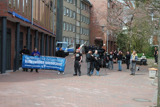 400 Buchholzer zeigen bei Kundgebung Gesicht gegen NPD-Demo - Winsen