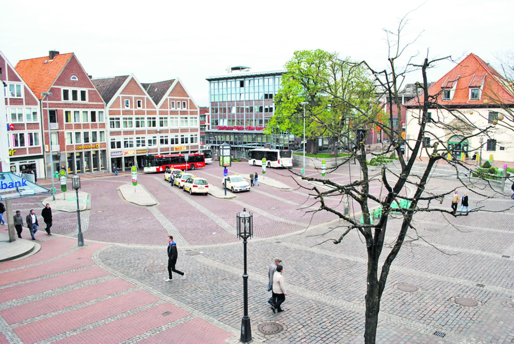 Stade: "Busse besser auf den Platz am Sande" - Stade