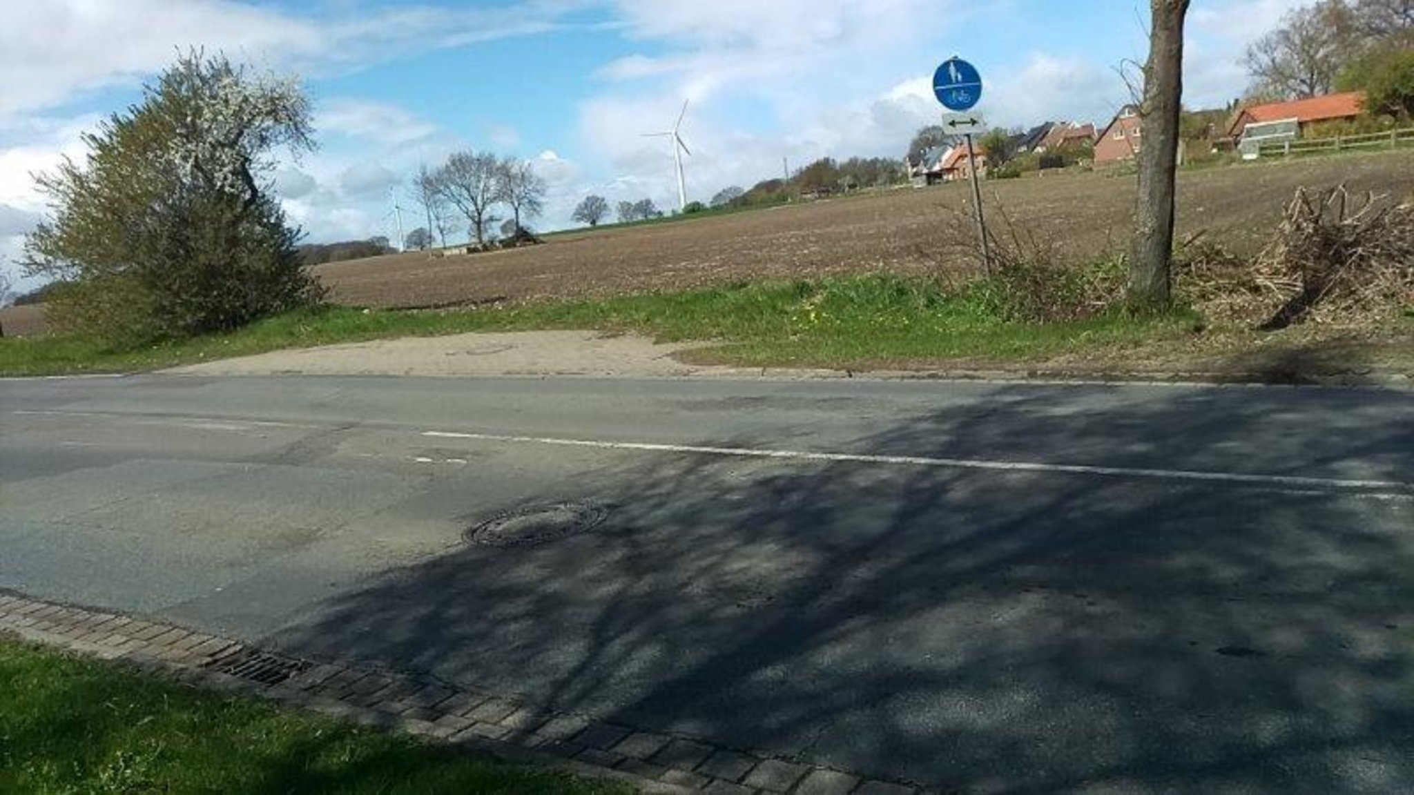 "Radfahrer gehören auf die Straße" Viele innerorts ausgewiesene Radwege ...