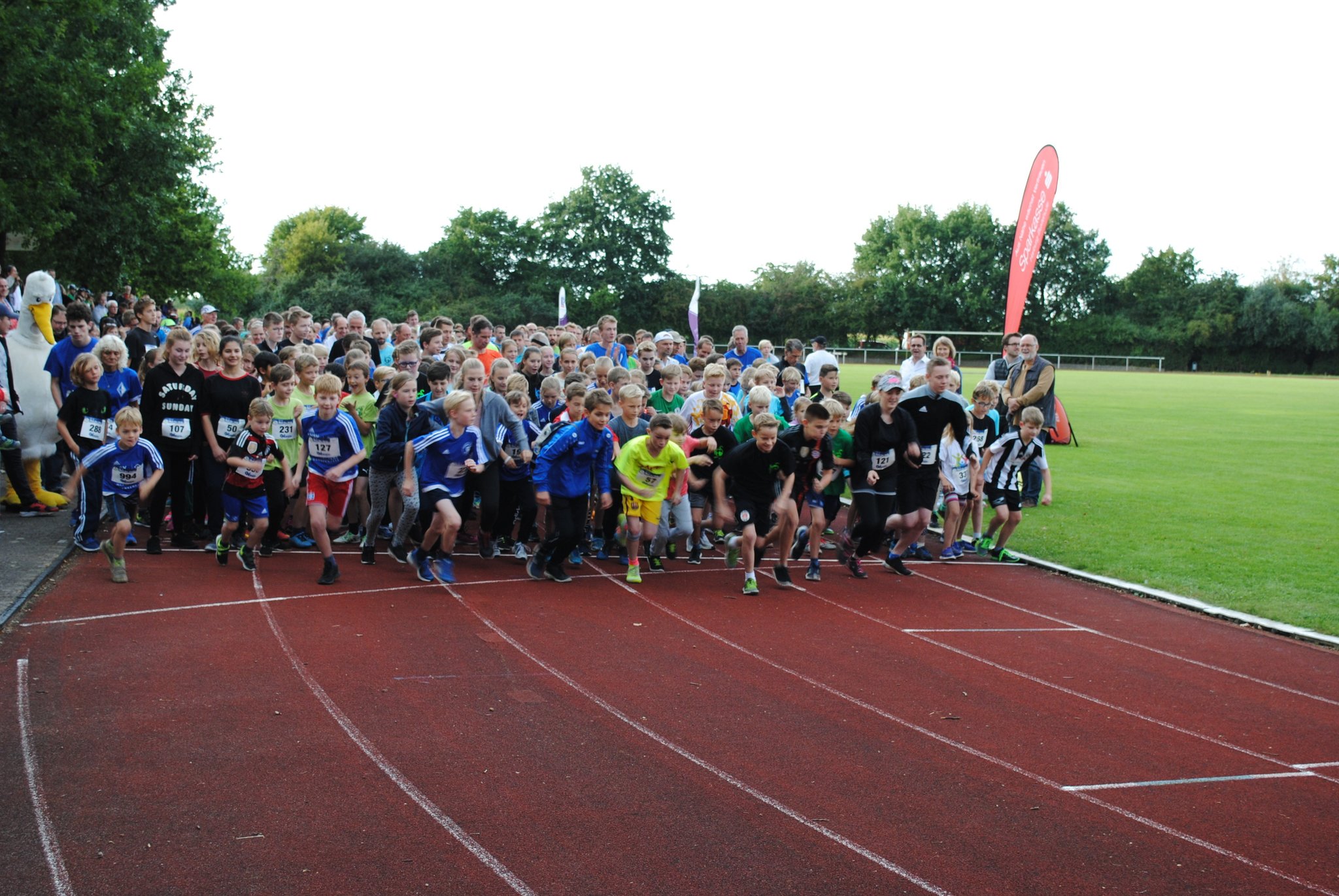 Rekord knapp verpasst - 924 Teilnehmer starteten beim "Run for Help ...