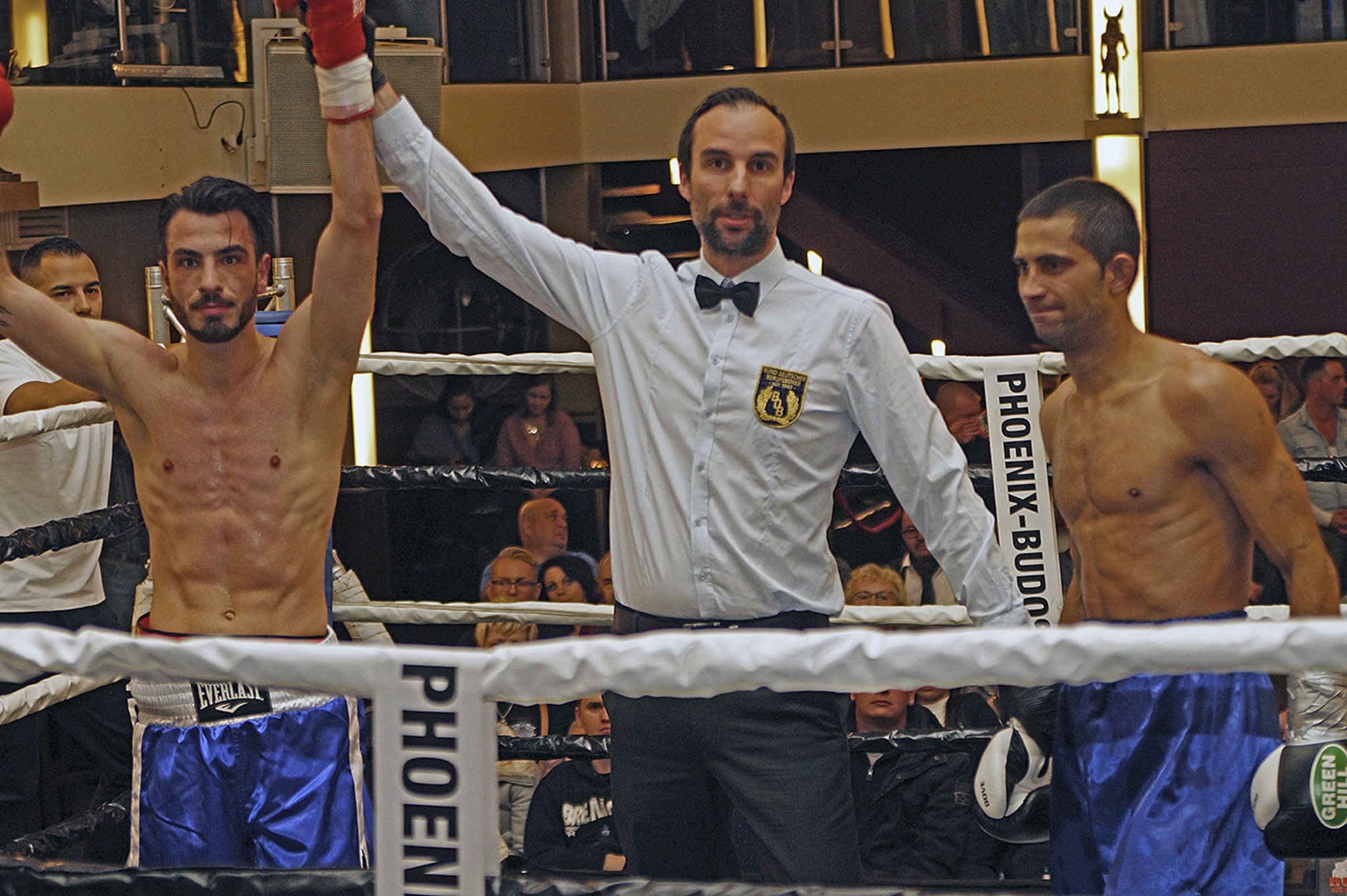 Buxtehuder Profi-Boxer gewinnt fünften Kampf - Buxtehude