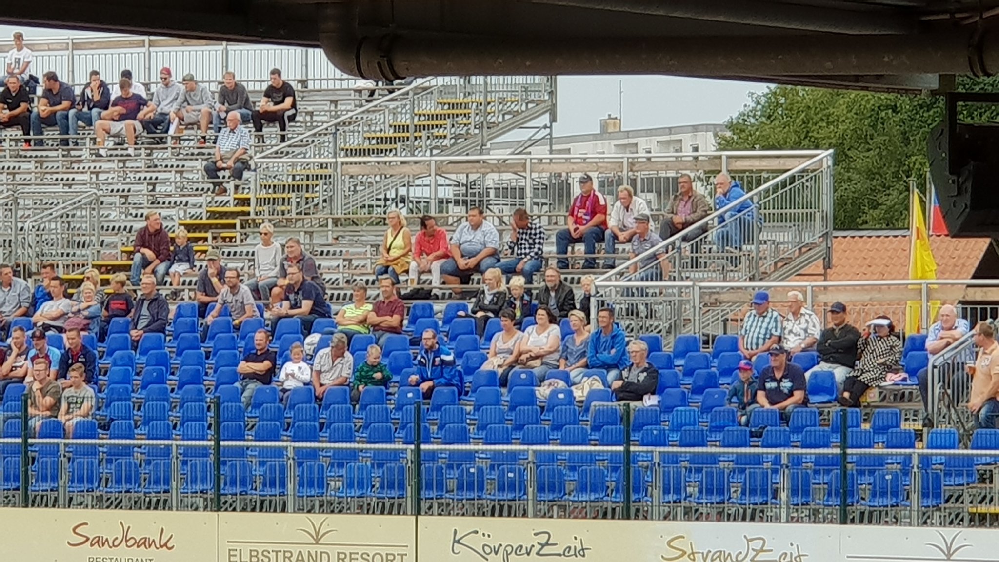 Jahrhundertspiel von Viertligist SV Drochtersen/Assel und FC Bayern ...