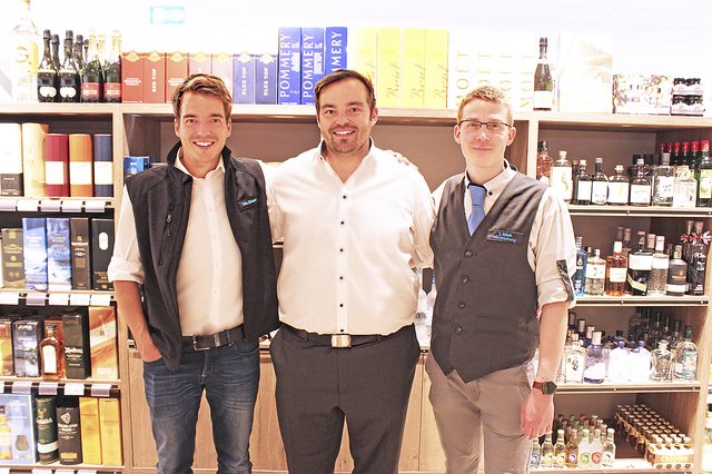 Begeisterte Kunden im E-Center Drewes - Stade