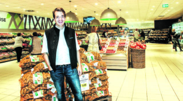 Begeisterte Kunden im E-Center Drewes - Stade