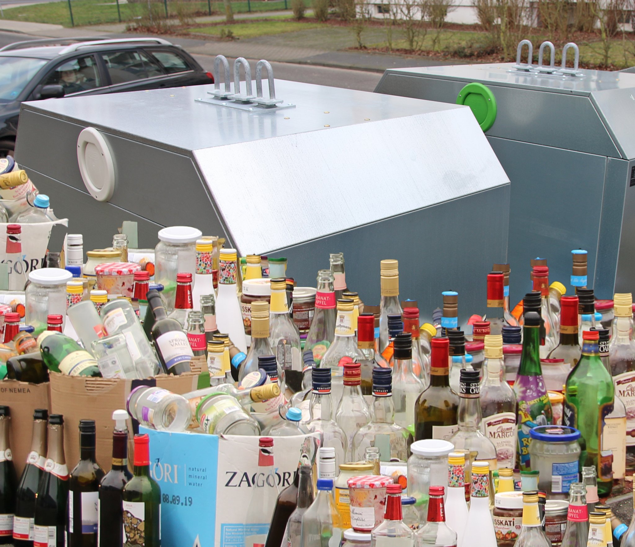 Karl Meyer sammelt wieder das Altglas ein - Harsefeld