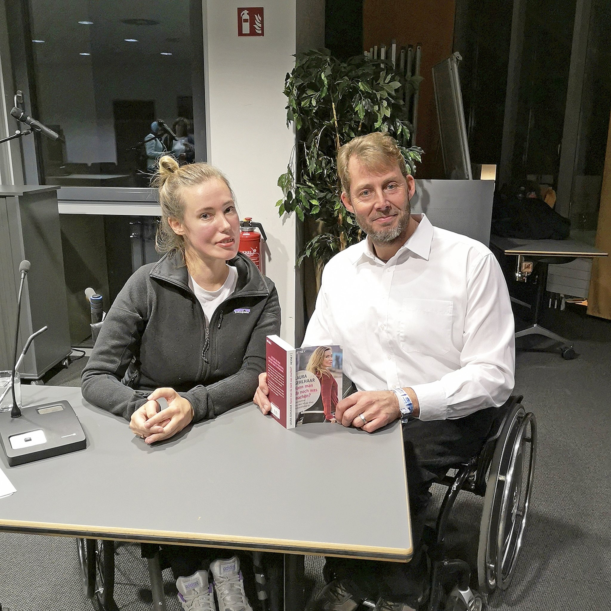 Lesung mit Laura Gehlhaar in Buxtehude: Von Tinder-Dates und blöden ...