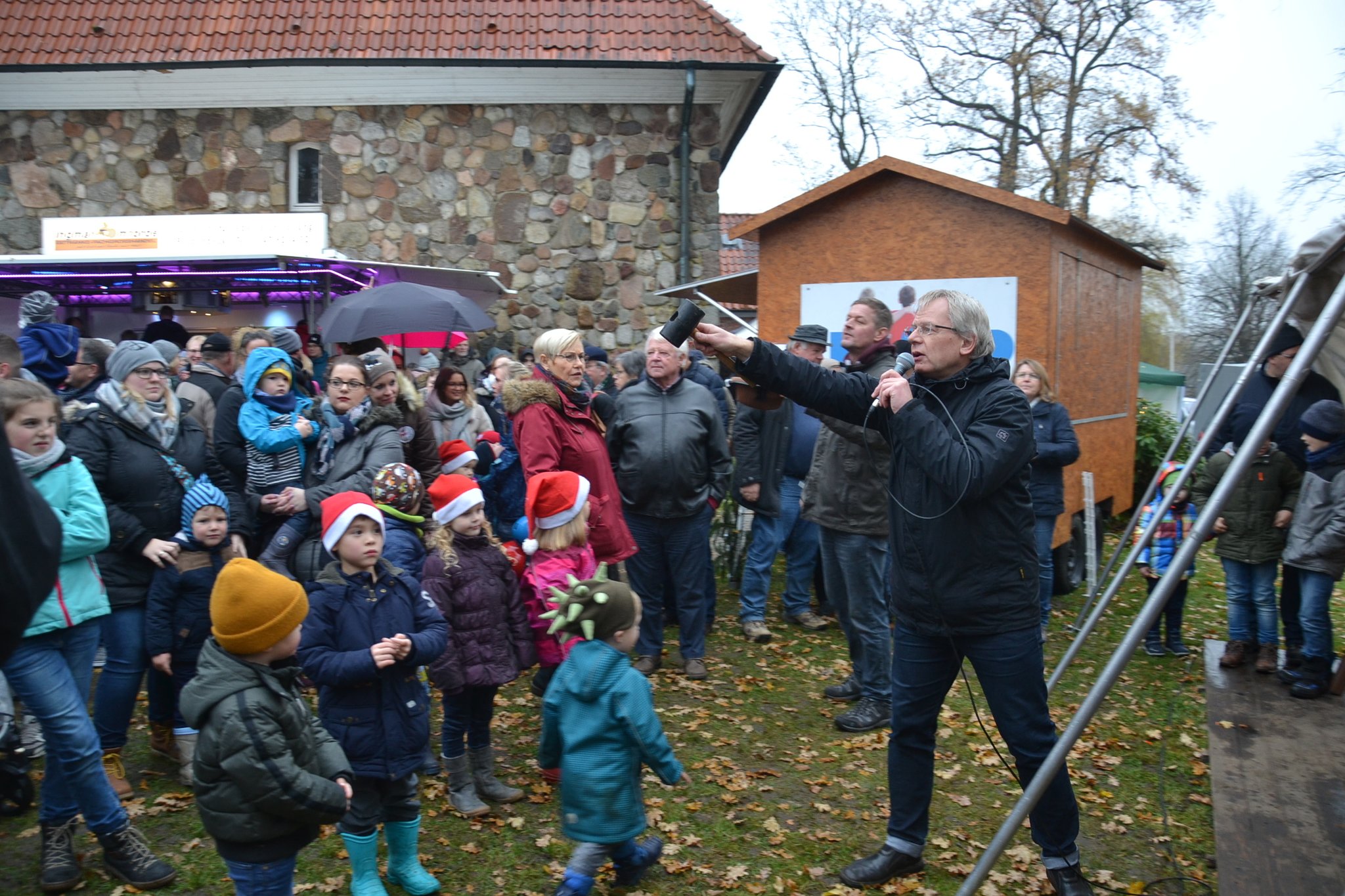 Feierlicher Advent - Stimmungsvoller Weihnachtsmarkt in Bargstedt ...