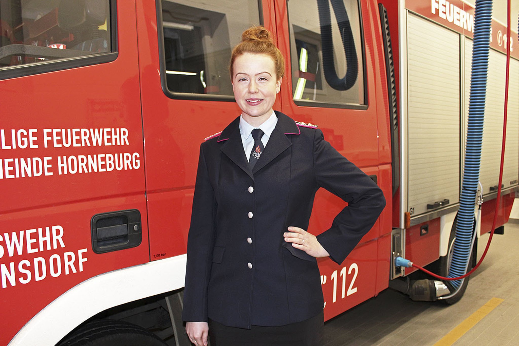 Charlotte Gerlach klettert auf der Feuerwehr-Leiter nach oben - Stade