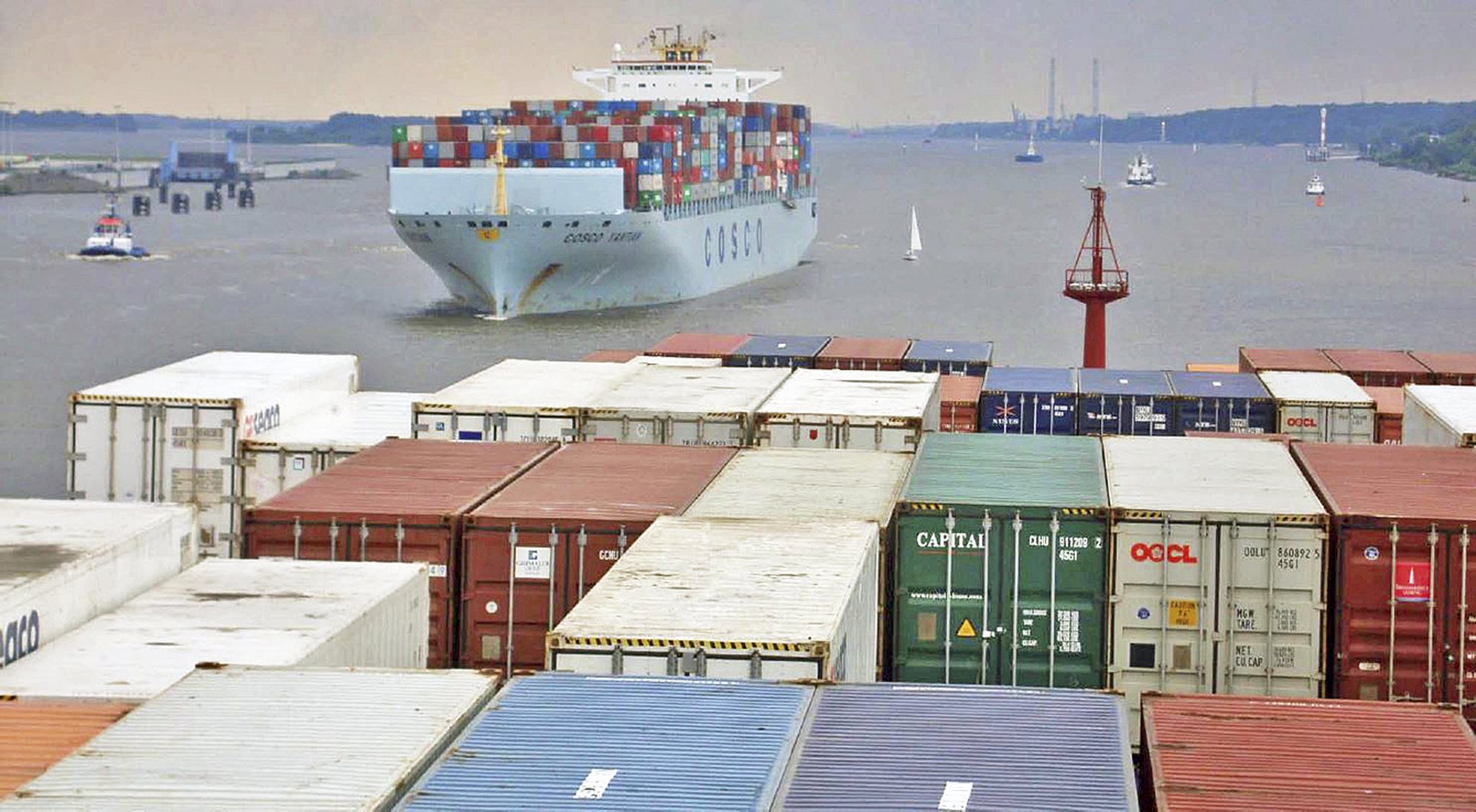 Ganz knappe Sache auf der Elbe: Elblotse informierte über seine Arbeit ...