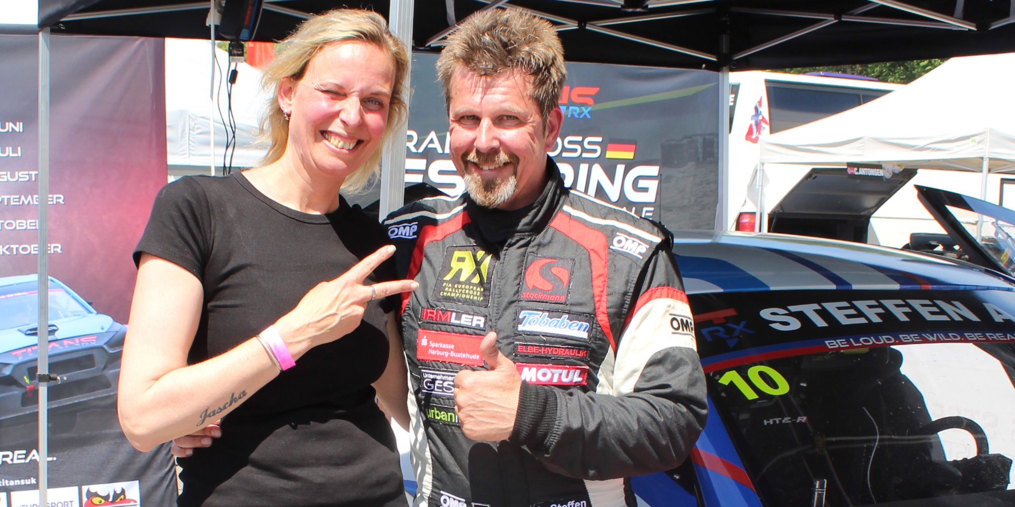 WOCHENBLATT-Redakteurin fährt auf dem Estering bei Andreas Steffen mit ...