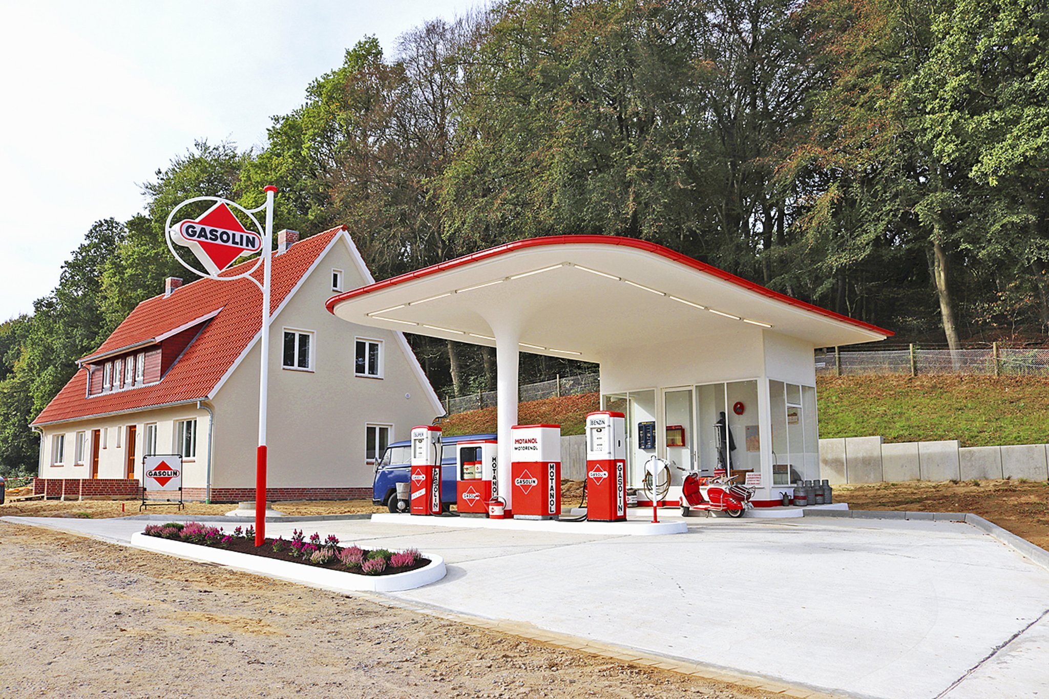 Freilichtmuseum am Kiekeberg: 1950er-Jahre-Tankstelle eröffnet ...
