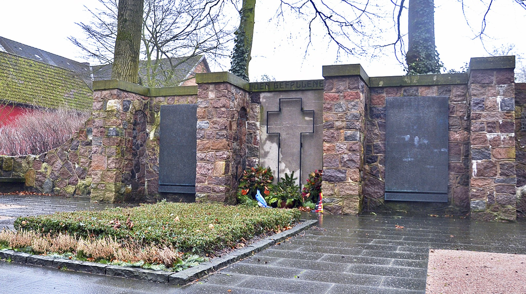 Harsefeld möchte NS-Opfern in Kriegerdenkmal gedenken: "Pläne sind ...