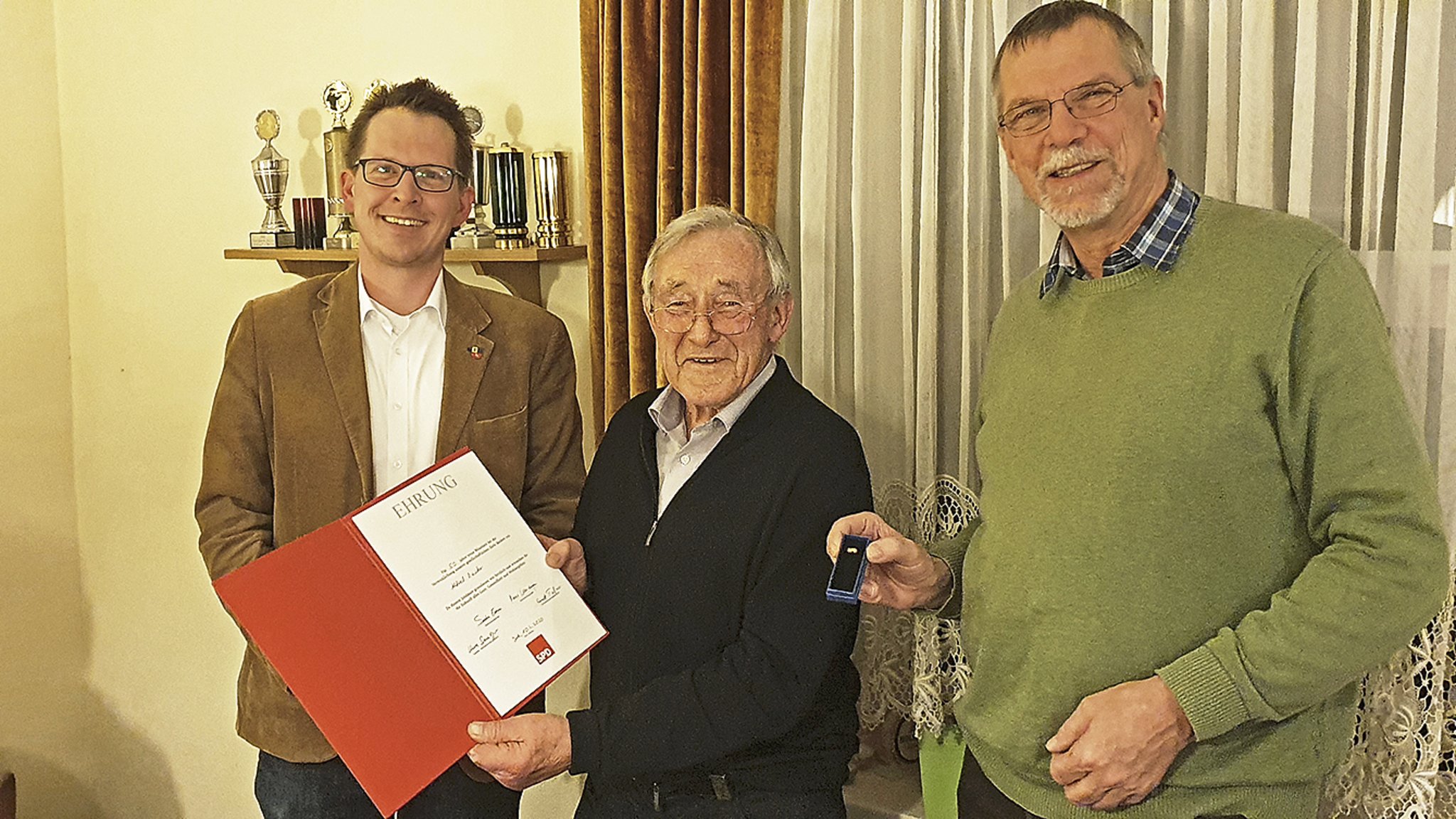 Alfred Becker und Dieter Hallbauer von der Jorker SPD geehrt - Jork