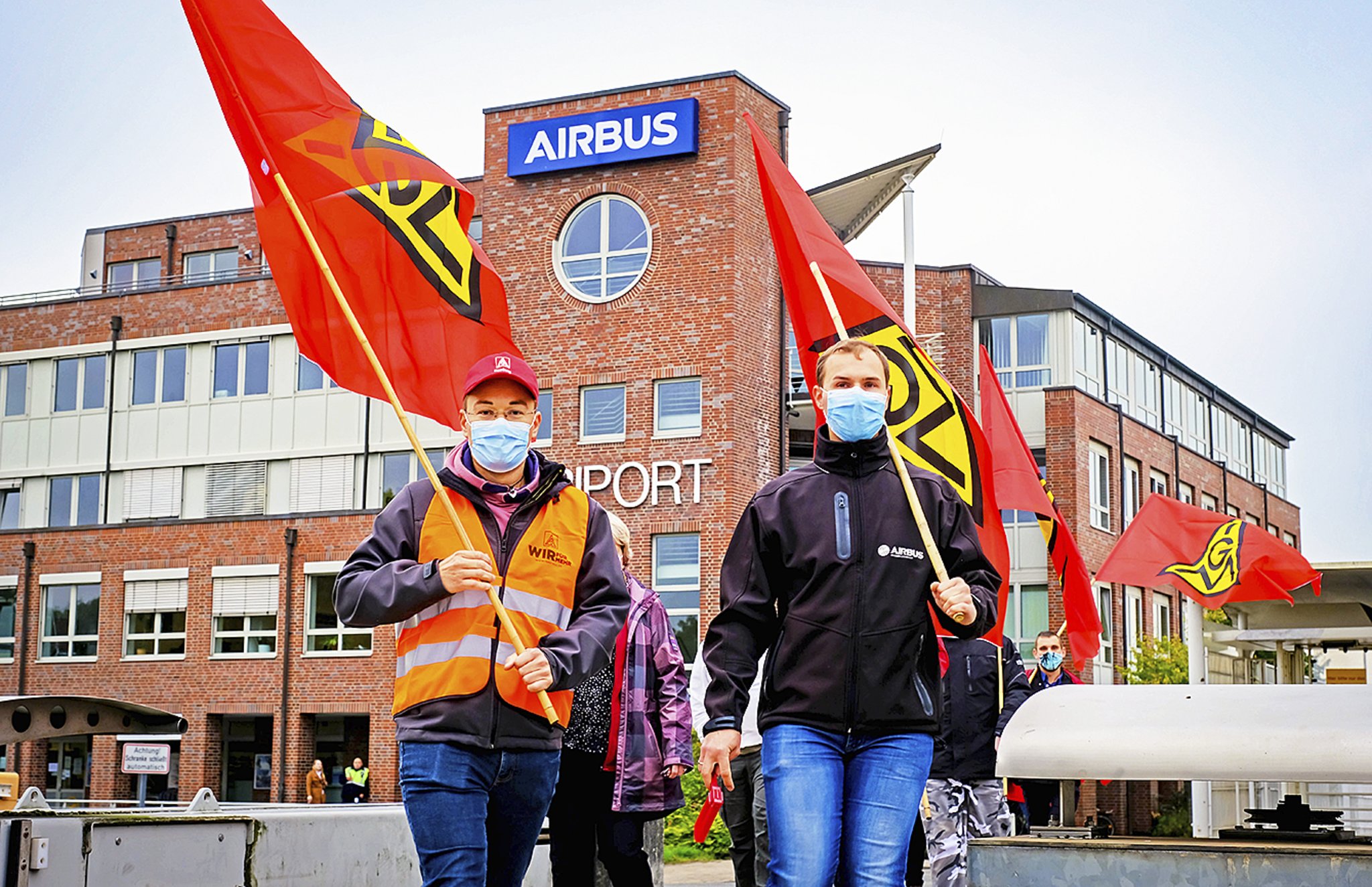 Druck auf Flugzeughersteller: Airbus-Mitarbeiter in Stade und ...