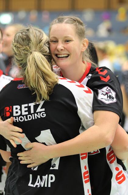 Handball-Luchse Buchholz 08-Rosengarten: Jubeltraube nach wichtigem ...