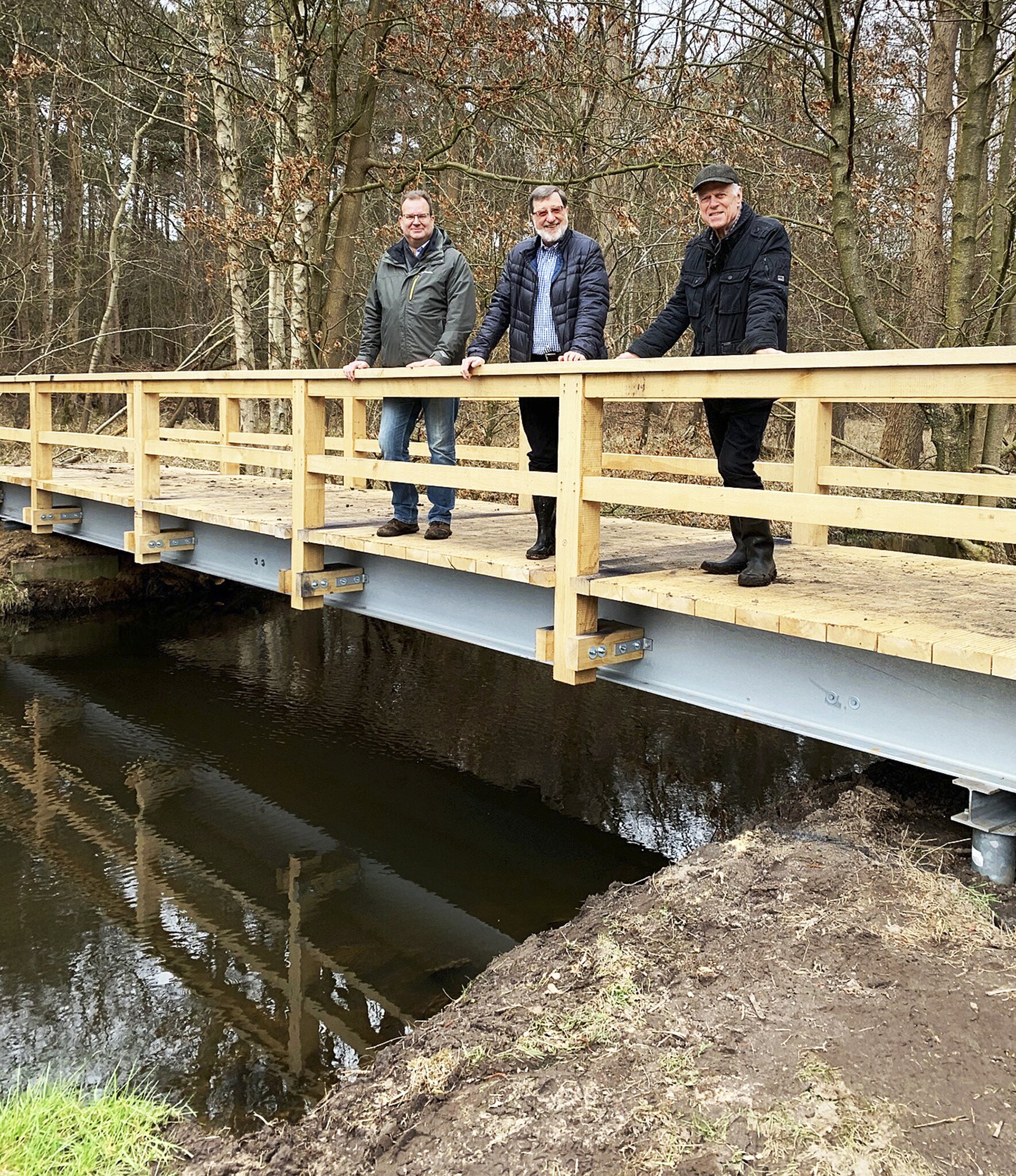 An der Alten Burg in Hollenstedt: Die neue Estebrücke ist da! - Hollenstedt