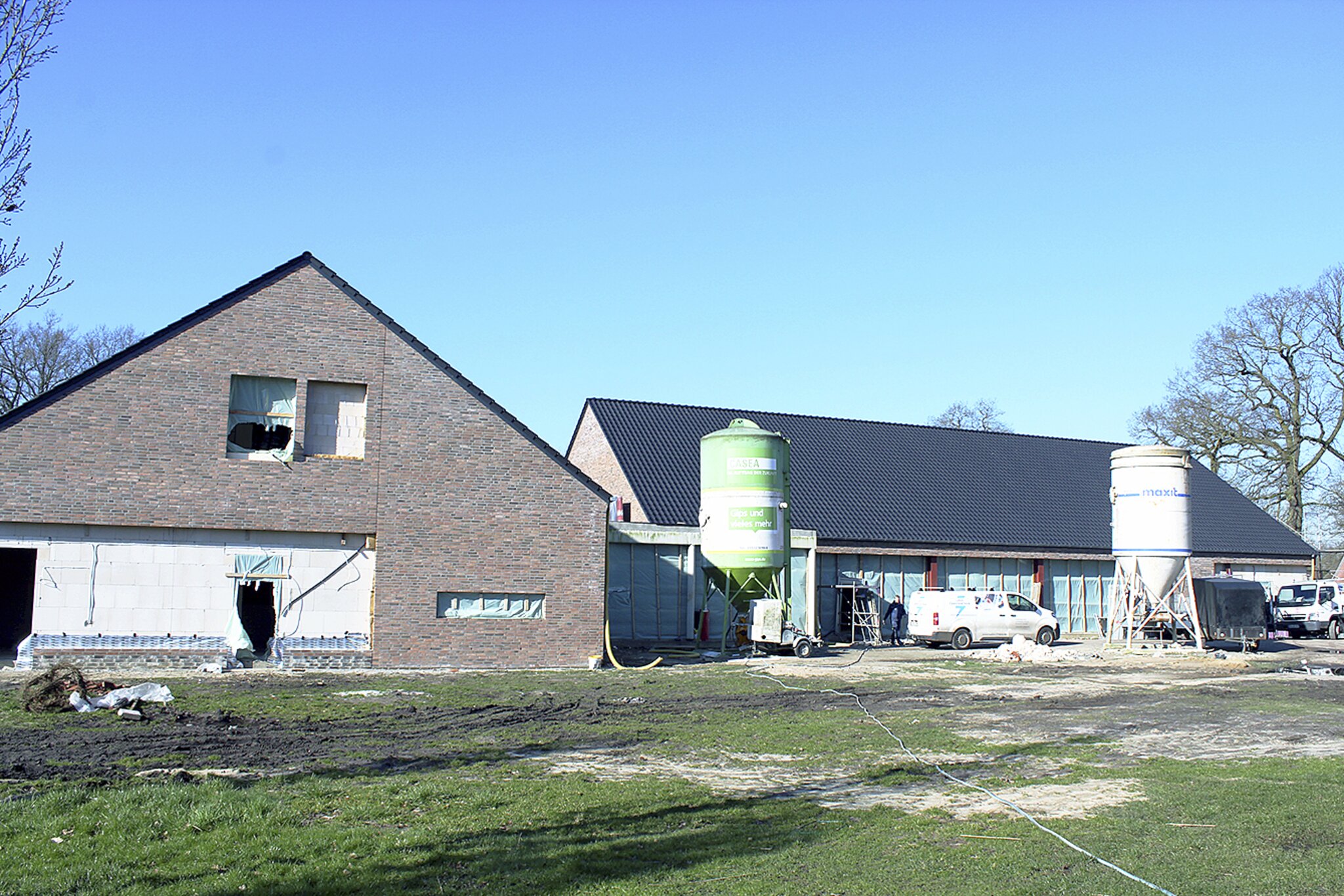 Innenausbau in Arbeit: Dorfgemeinschaftshaus und Schützenhaus in Hammah ...