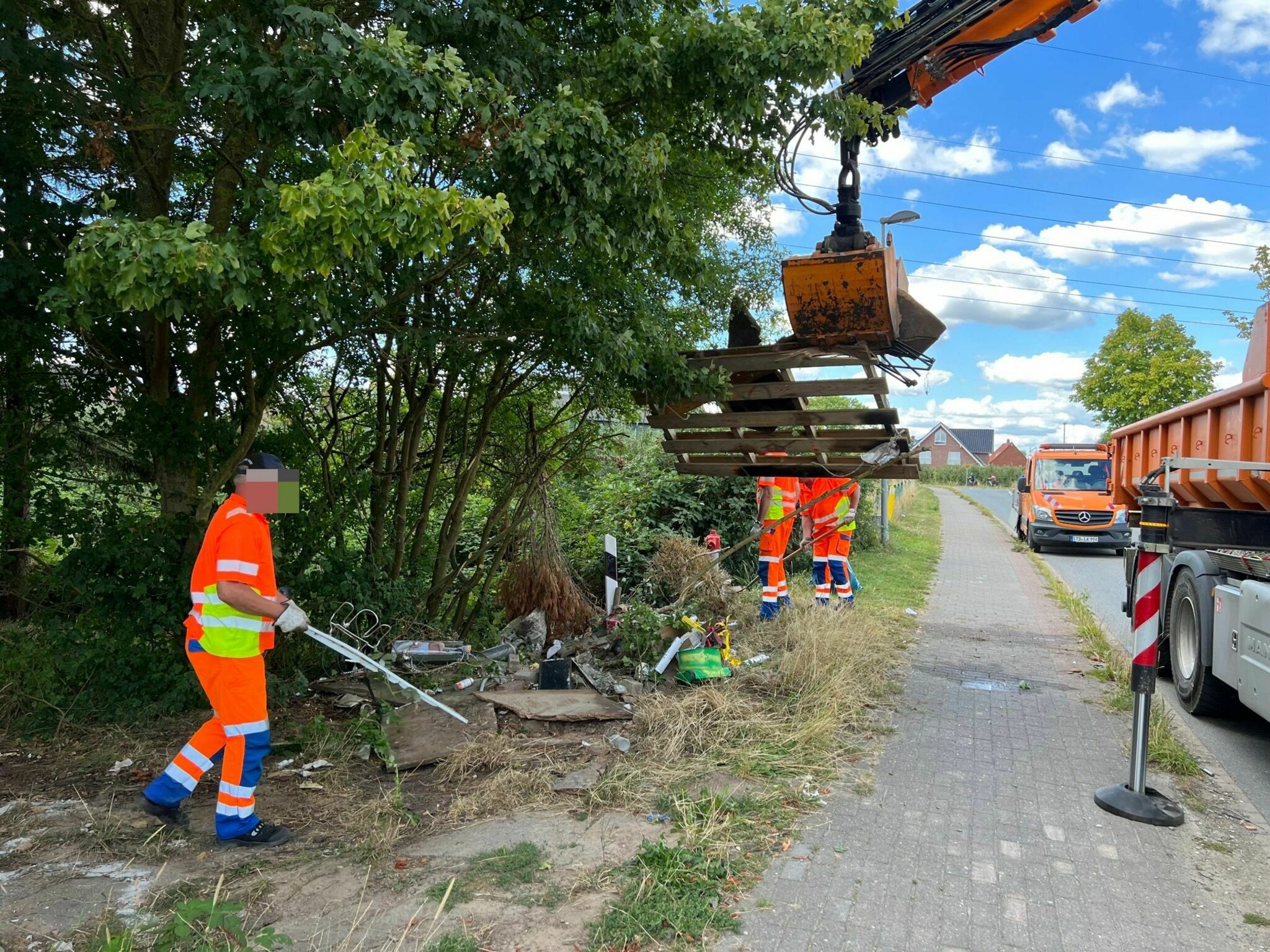 Aktion mehrerer Behörden in Hollern-Twielenfleth: Zwangsaufräumen beim ...