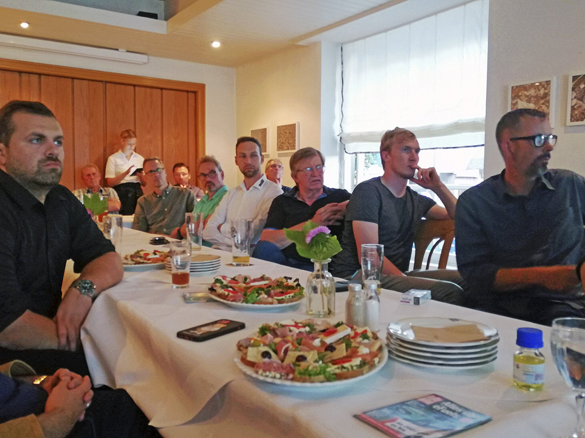 Stammtisch des Apenser Gewerberverbundes: Spannender Vortrag über E ...