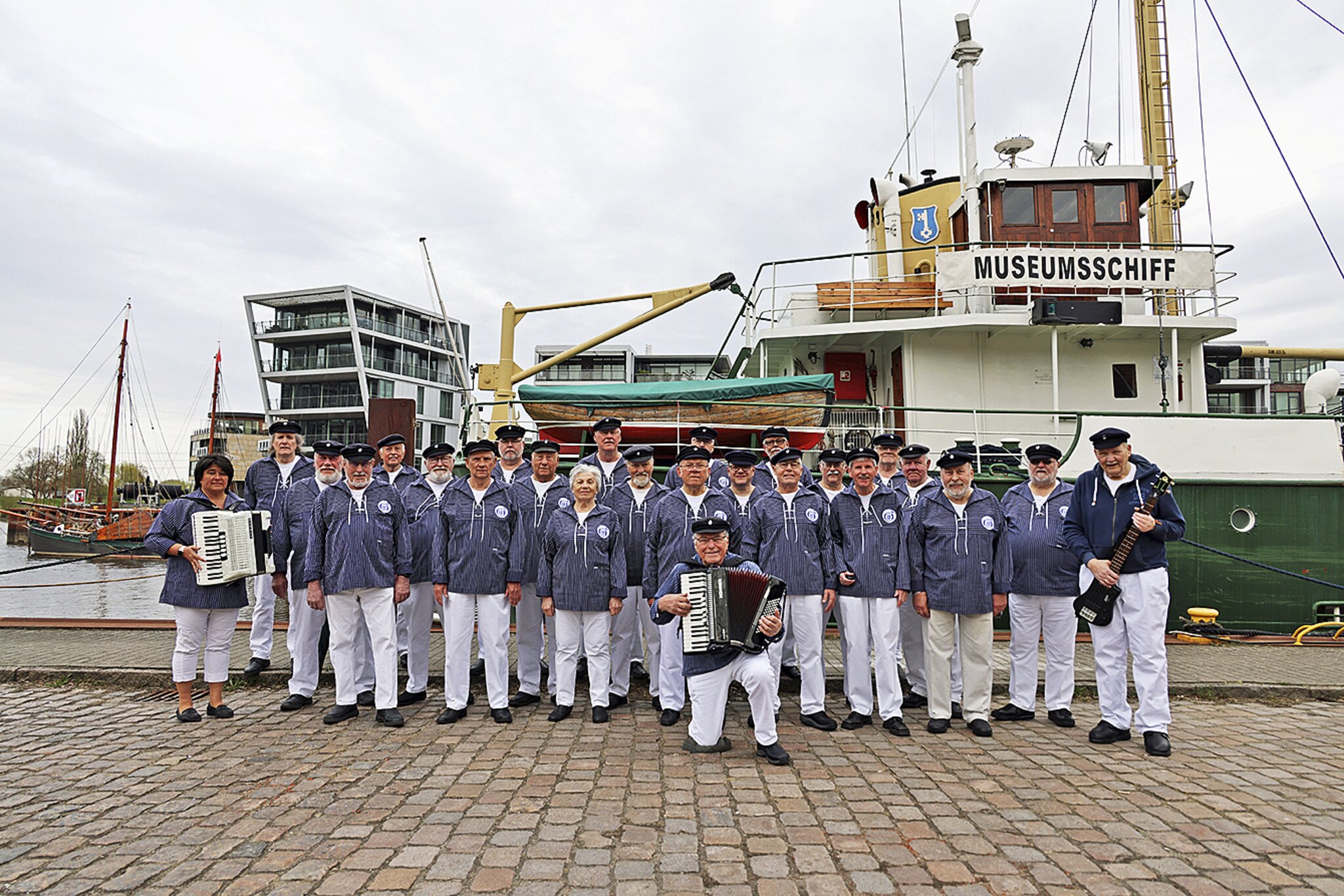 Chor sucht Akkordeonspieler: Stader Hafensänger treten in der Kirche ...