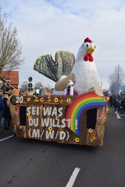 Faslam: Festumzug lockte tausende Besucher: Feierei in Pattensen - Winsen