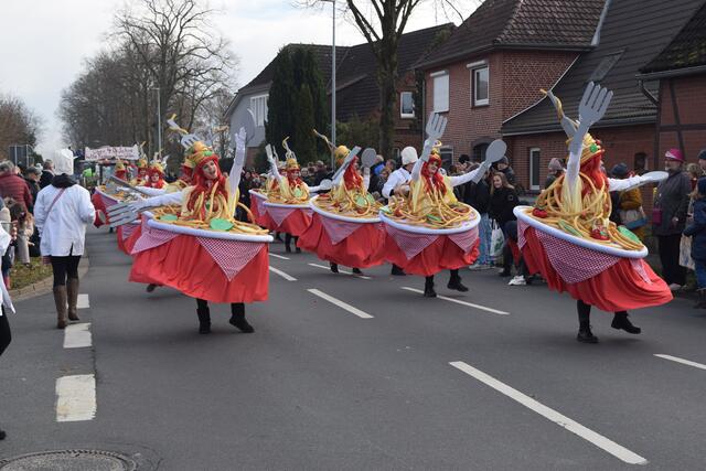 Faslam: Festumzug lockte tausende Besucher: Feierei in Pattensen - Winsen