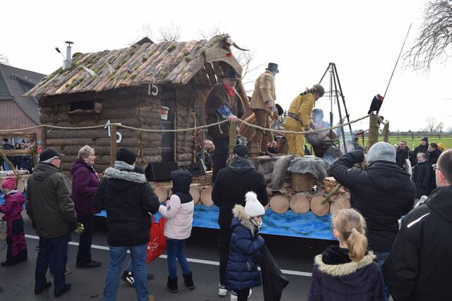 Faslam: Festumzug lockte tausende Besucher: Feierei in Pattensen - Winsen