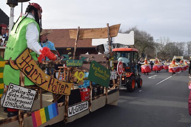 Faslam: Festumzug lockte tausende Besucher: Feierei in Pattensen - Winsen