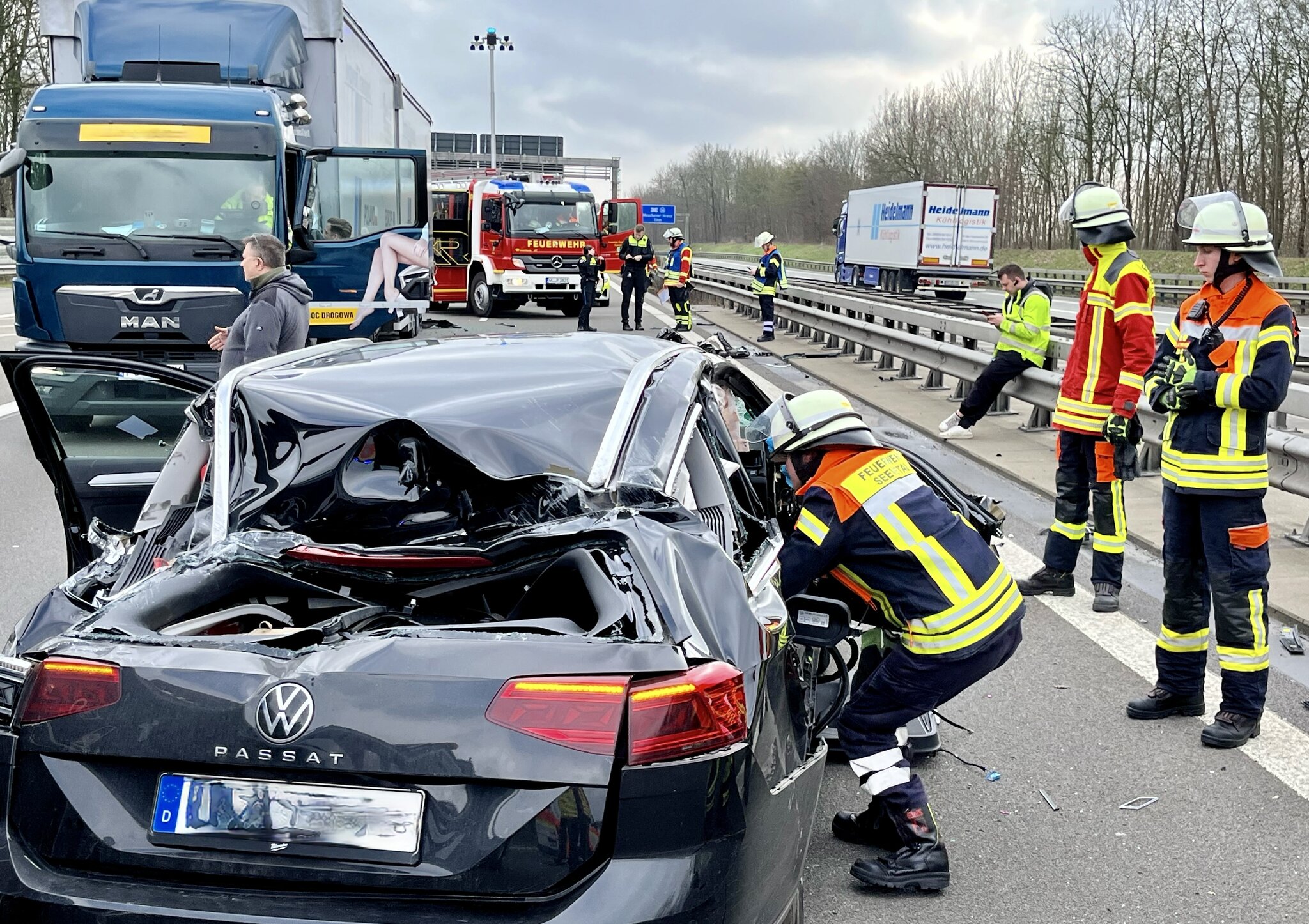 Seevetal: Pkw überschlägt sich nach Kollision mit Lkw im Kreuz Maschen - Seevetal