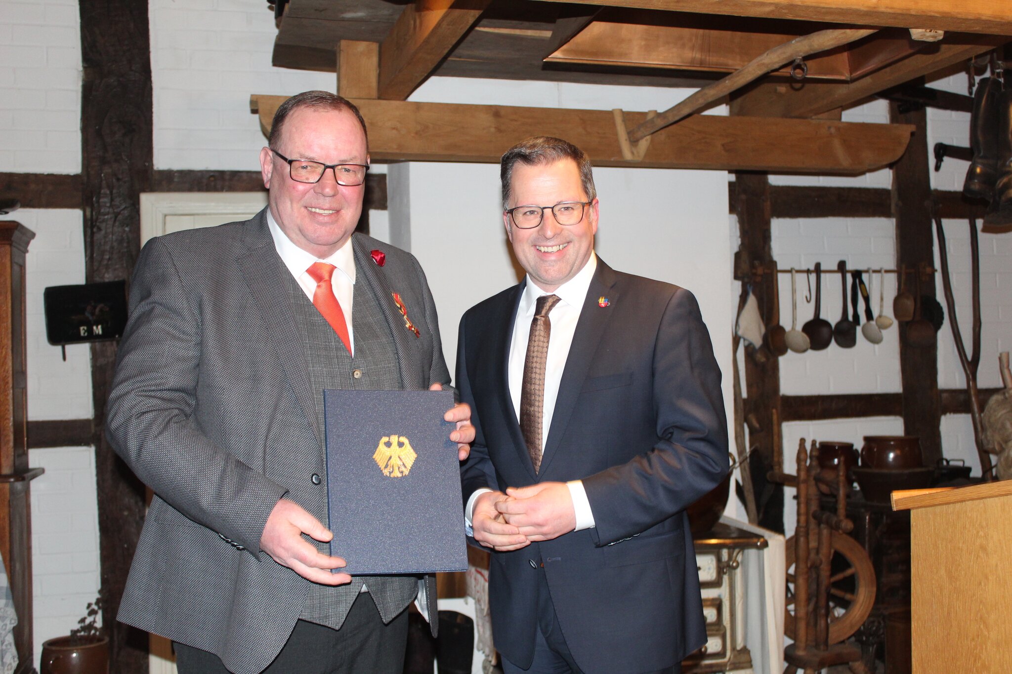 Ehrung in Beckdorf: Verdienstkreuz für Kommunalpolitiker Siegfried ...