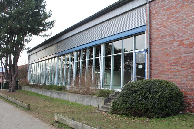 Öffnung zunächst nur für Schulen und Vereine: Sanierung am Hallenbad ...