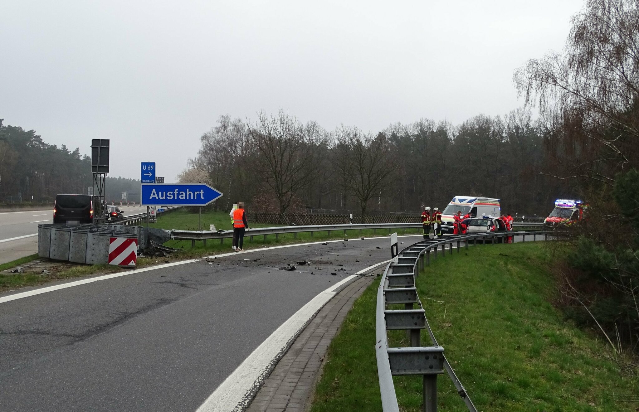 Garlstorf: Vier Verletzte nach Unfall in der Autobahnabfahrt - Hanstedt