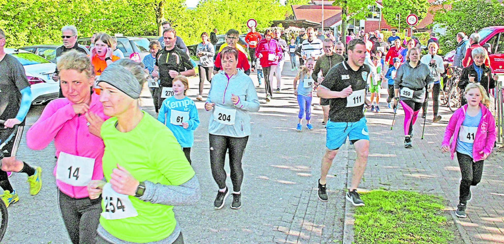 Lauf durch blühende Obstplantagen: 33. Altländer Blütenlauf durch ...