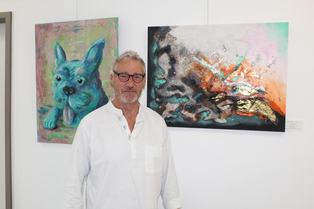 Ausstellung "Bunte Mischung" im Rathaus: Kunst füllt Rathauswände in ...