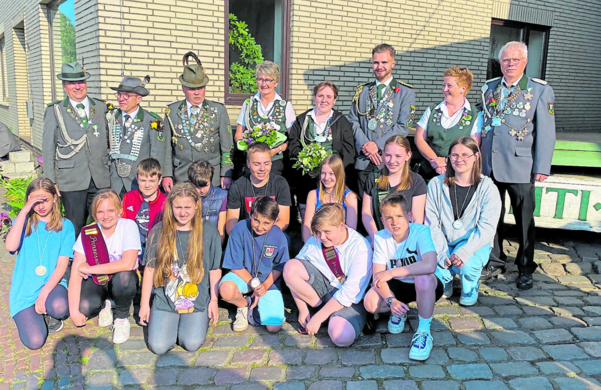 Volles Königshaus in Hollern-Twielenfleth - Stade