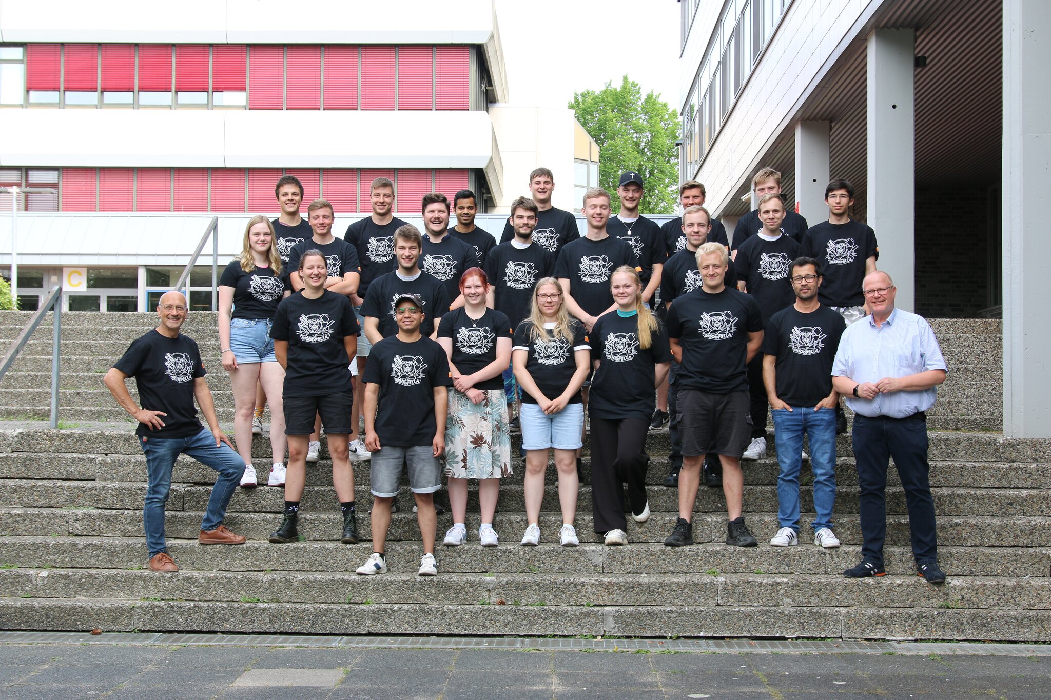 Tischler-Innung Stade: Azubis freuen sich über „Woodfella“ T-Shirts - Stade