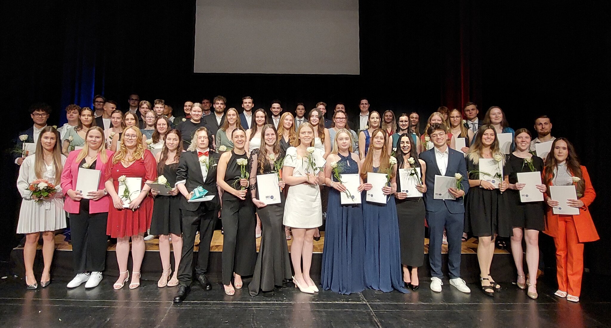 Schulabschluss 2023: Die erfolgreichen Absolventen der BBS Buchholz ...
