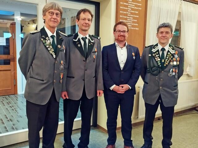 Winsen: Versammlung des Schützenkorps vor dem Schützenfest - Winsen