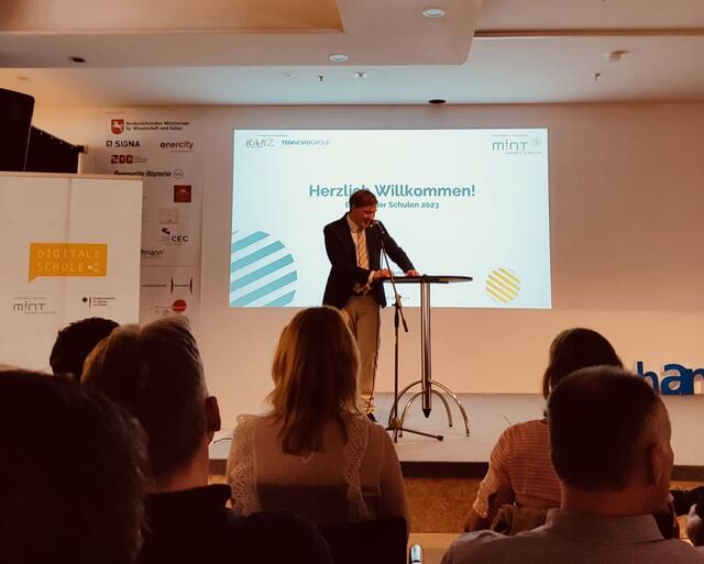 Auszeichnung in Hannover: Elbmarscher Schule ist offiziell "MINT ...