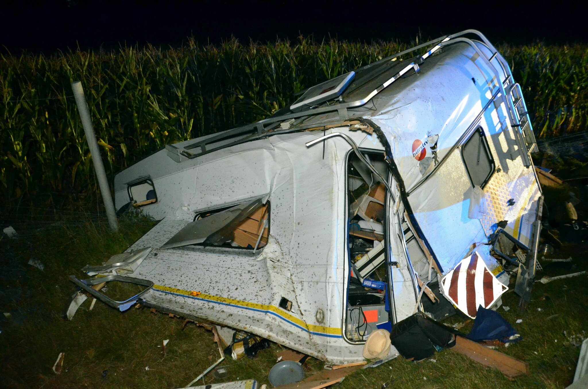 Feuerwehr rückt auf die A7 aus: Schwerer Verkehrsunfall mit Wohnmobil - Hanstedt