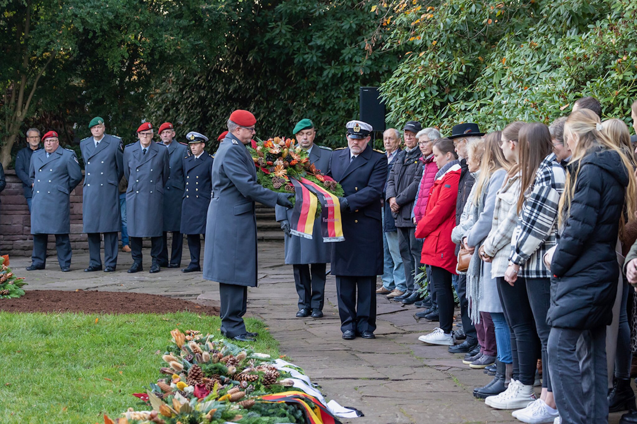 Veranstaltung zum Volkstrauertag: Gedenken in Stade an die Toten beider Weltkriege - Stade