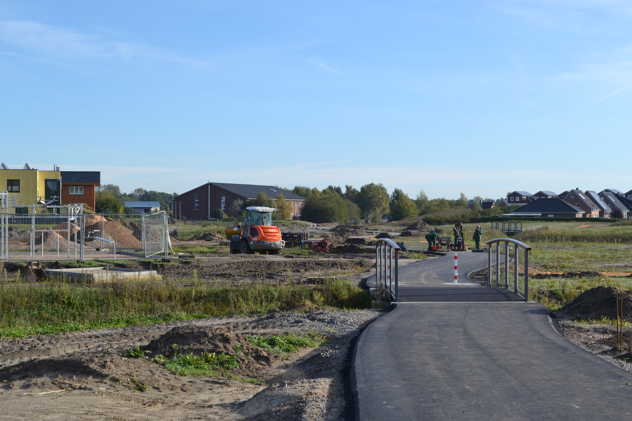 Tostedt: Weg im Bewegungspark für Fußgänger und Radfahrer - Tostedt