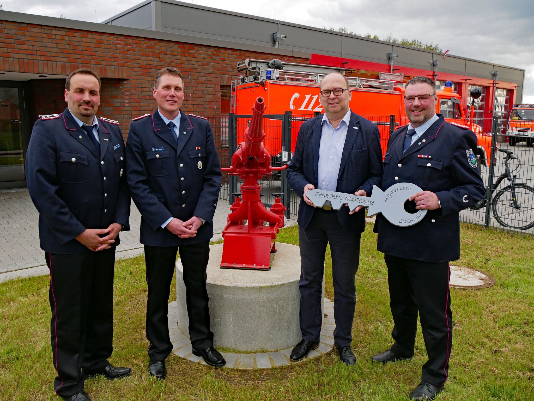 Jetzt erfolgte die offizielle Einweihung: Schlüsselübergabe für das ...