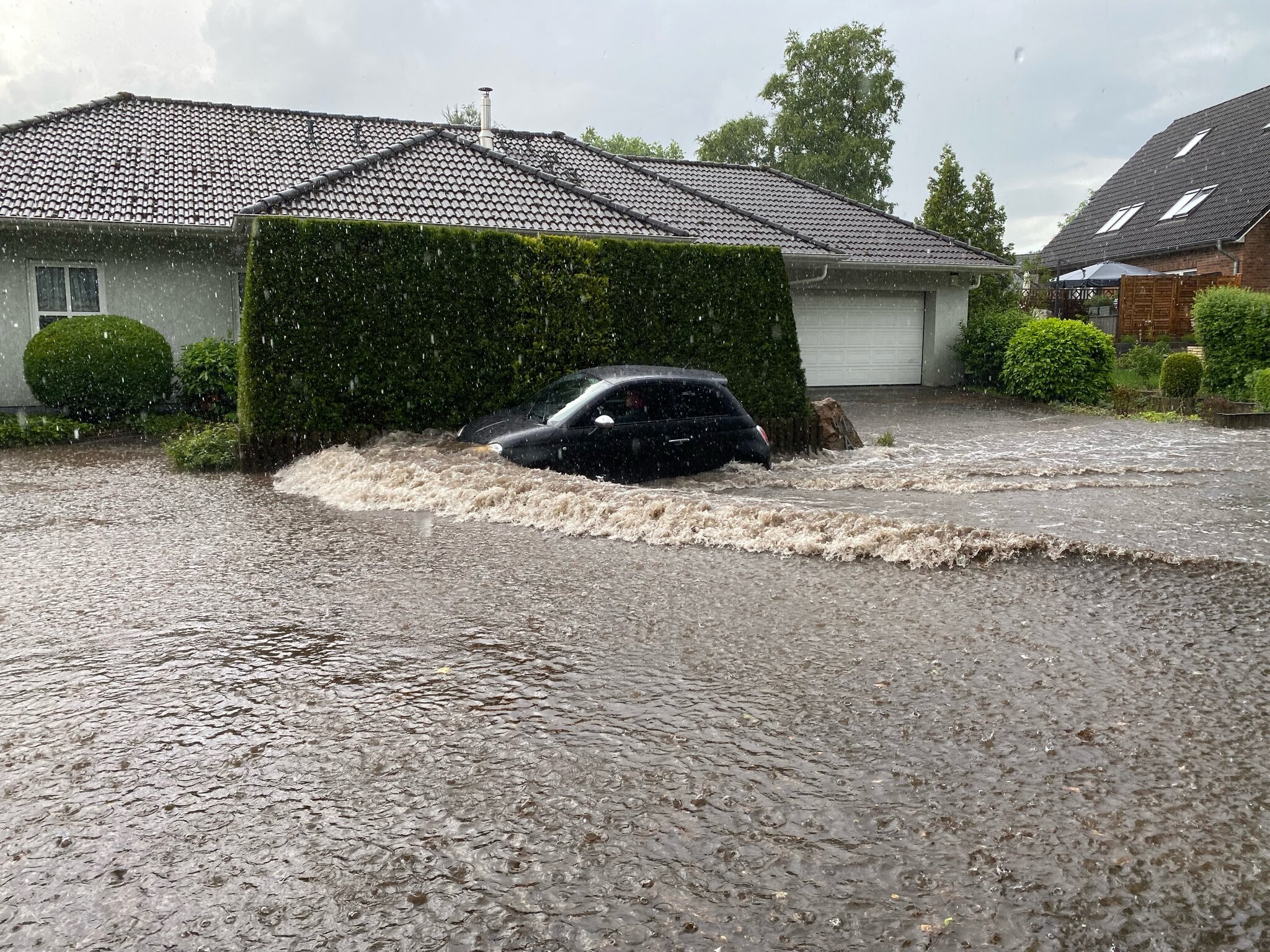Starkregen trifft auch Krankenhaus: Buchholz unter Wasser - Buchholz